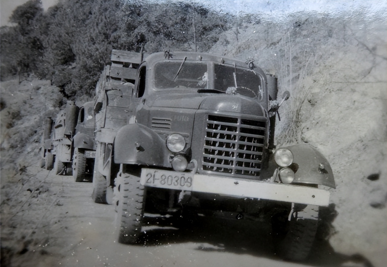 When Zhou Enlai was assassinated in Yan'an in 1937, only 4 of the 32 ...