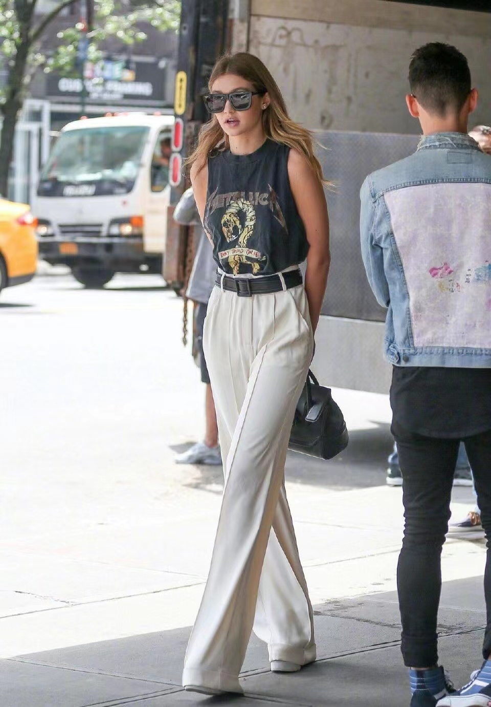 Outrageous! Hailey's husband, Bieber's ex-girlfriend Selena, and Hailey ...