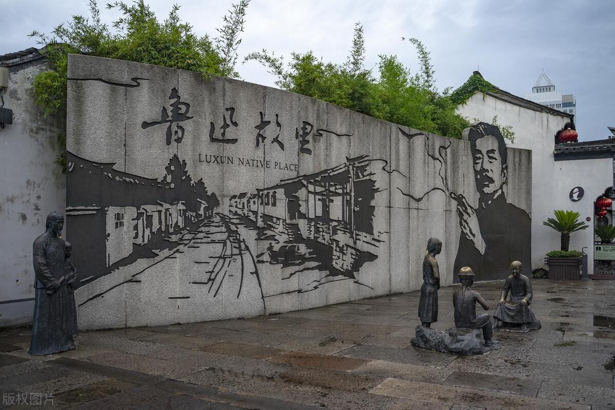 How many Runtus with rough fate in Lu Xun's "Hometown" are there in the ...