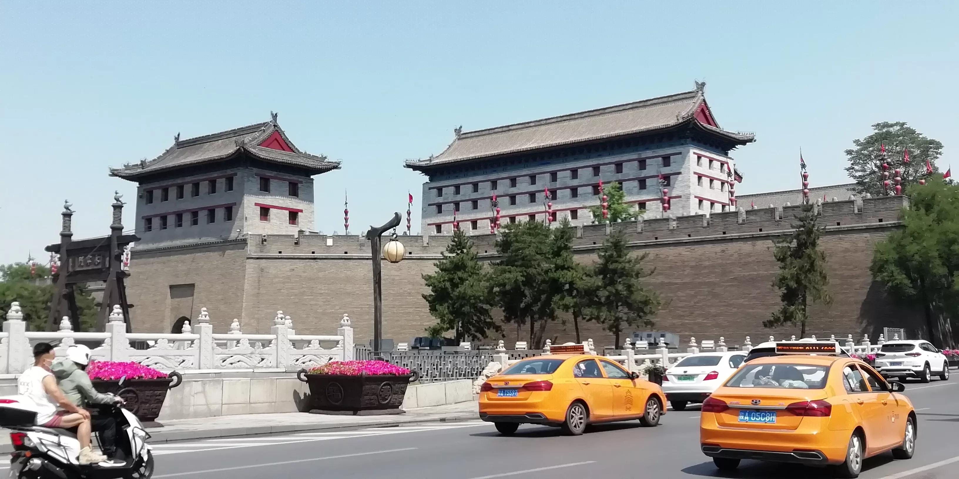 The 18 gates of the Ming City Wall in Xi'an were photographed in full ...