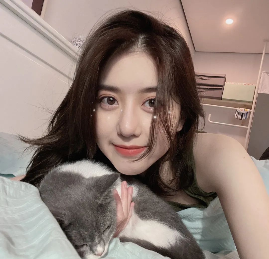 The playful loli in A Chinese Ghost Story!The girl next door Li Kaixin is in love with love - iNEWS