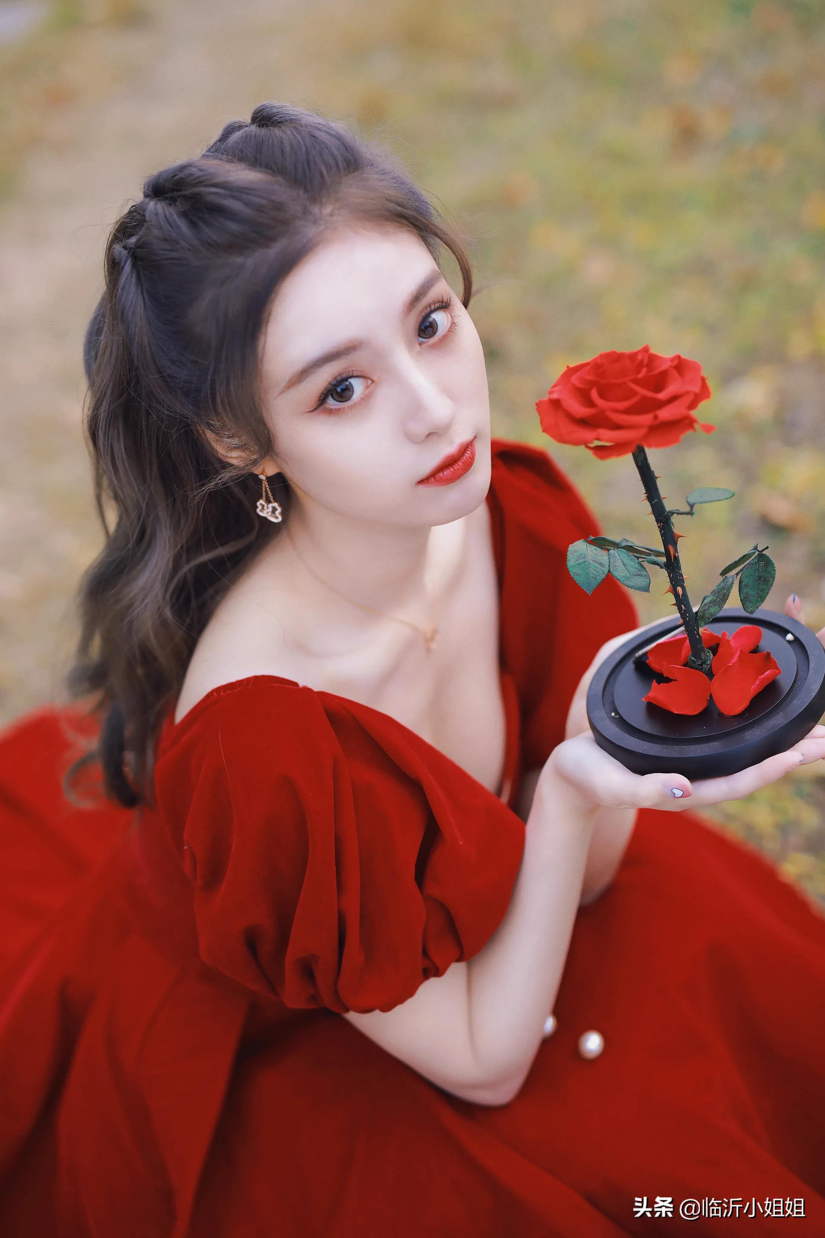 Xu Yiyang, a pure and sweet beautiful girl, she debuted as a singer ...