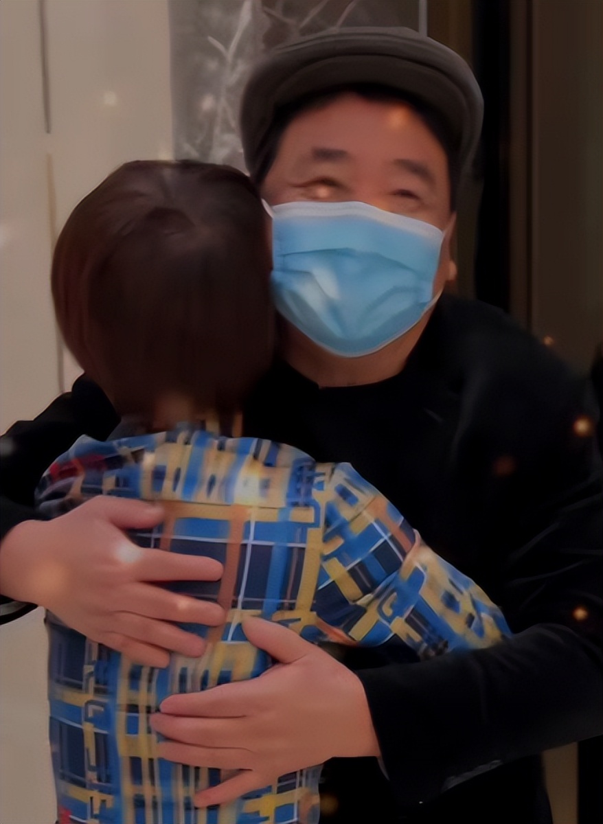 Getting older and trendier!72-year-old Jiang Kun's live broadcast debut ...