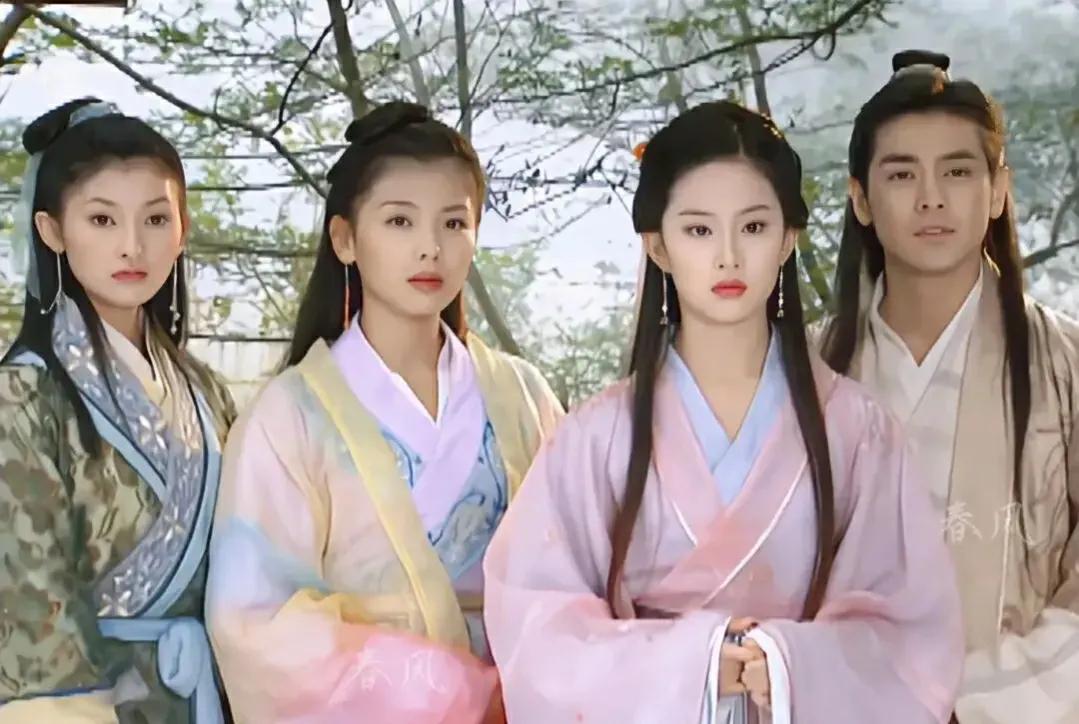 Is Liu Yifei a peerless beauty? Just look at her photo with Liu Tao ...