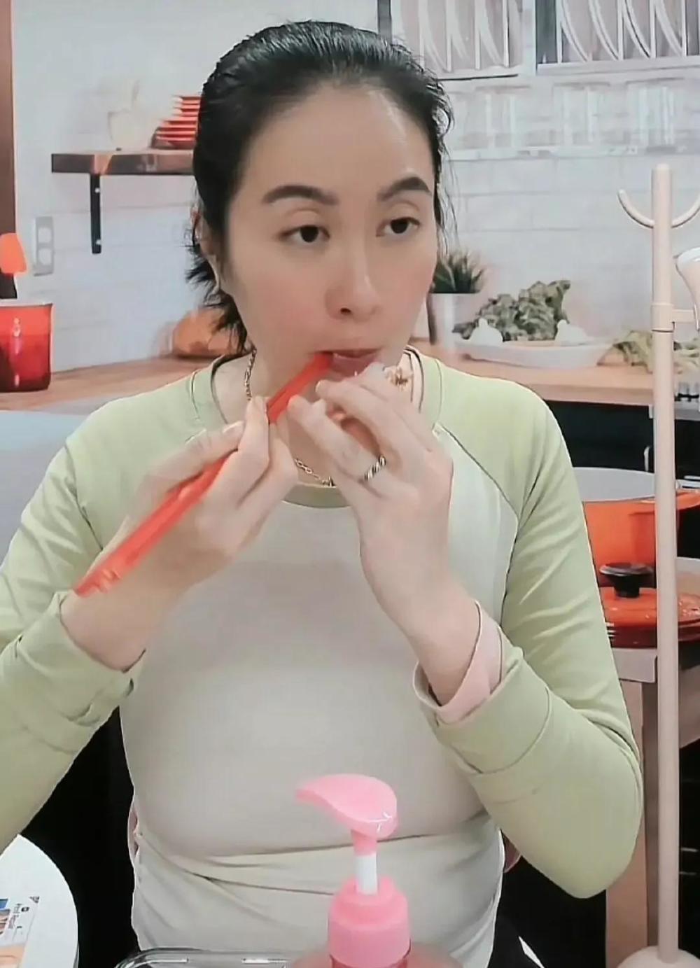 Michelle Ye's Image Transformation: From a Pure Girl to a Controversial ...