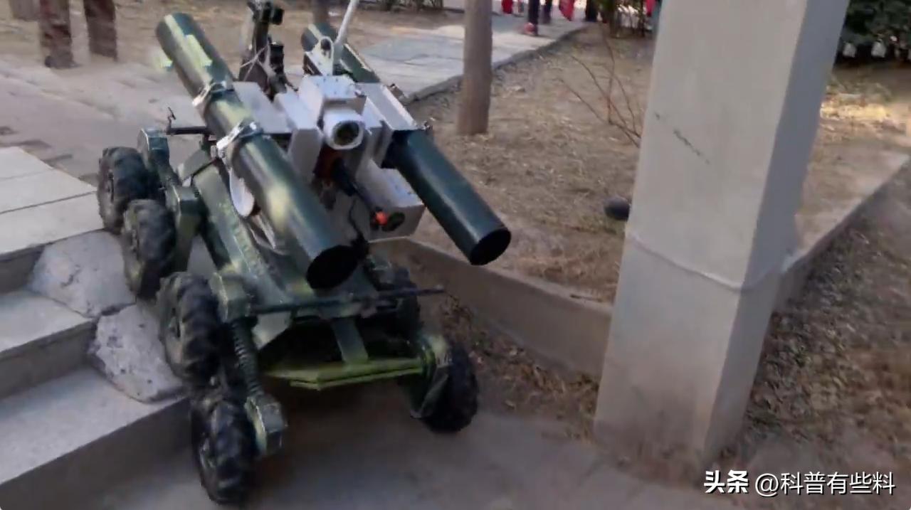 An expert from Beijing invented a combat robot that can reduce ...