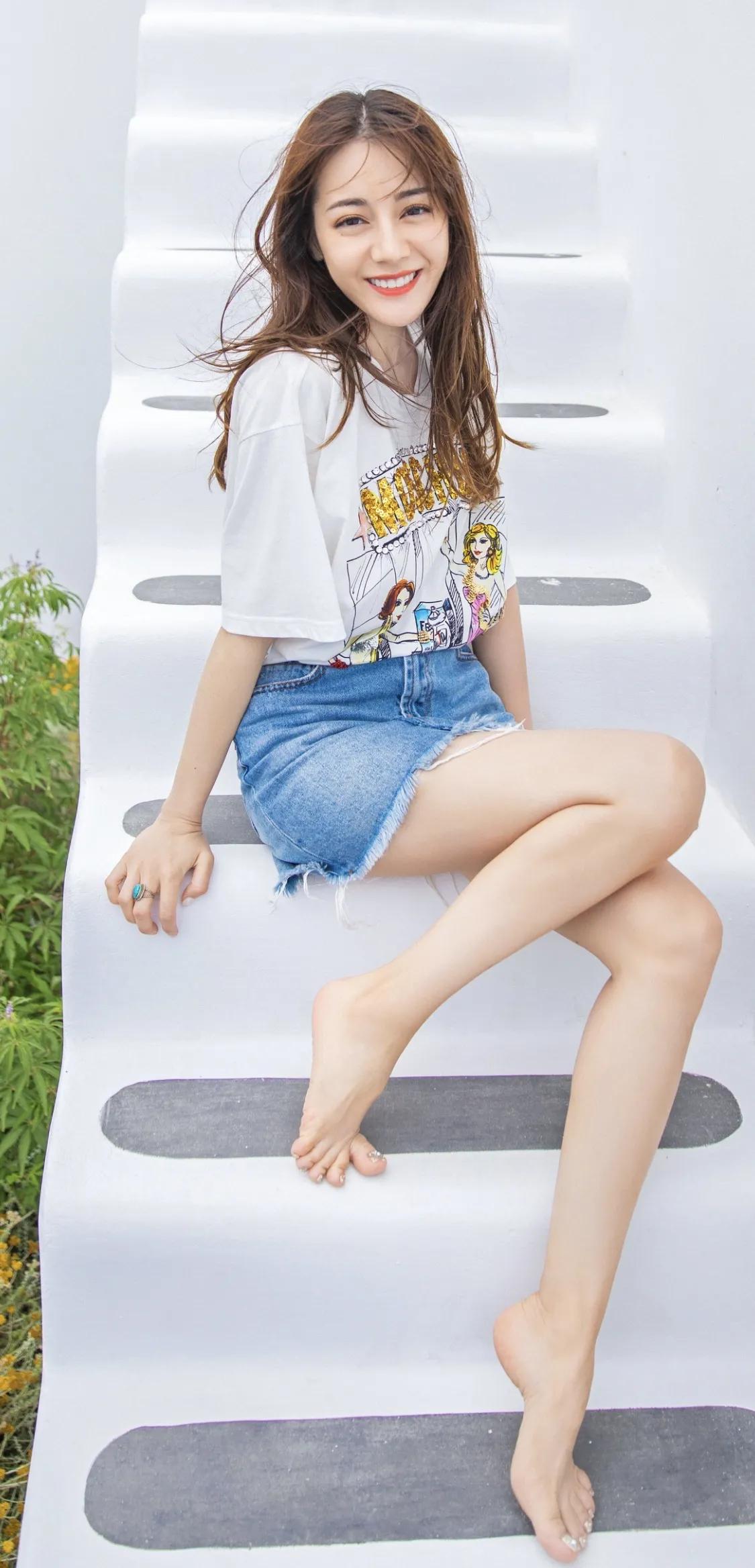 Celebrities' barefoot beauty series 06 (big picture) - iNEWS