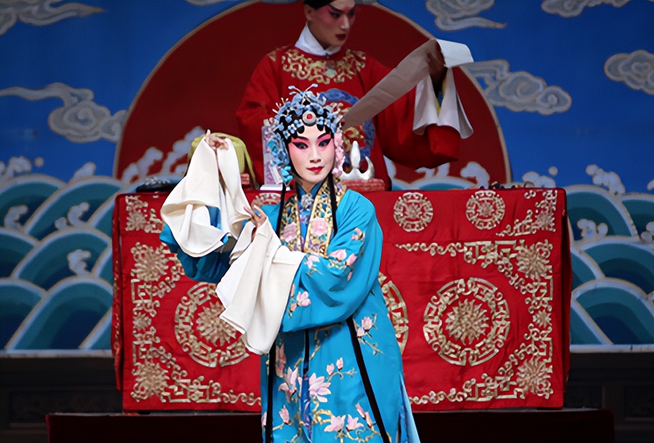 What is the reason why Peking Opera is called the "quintessence of ...