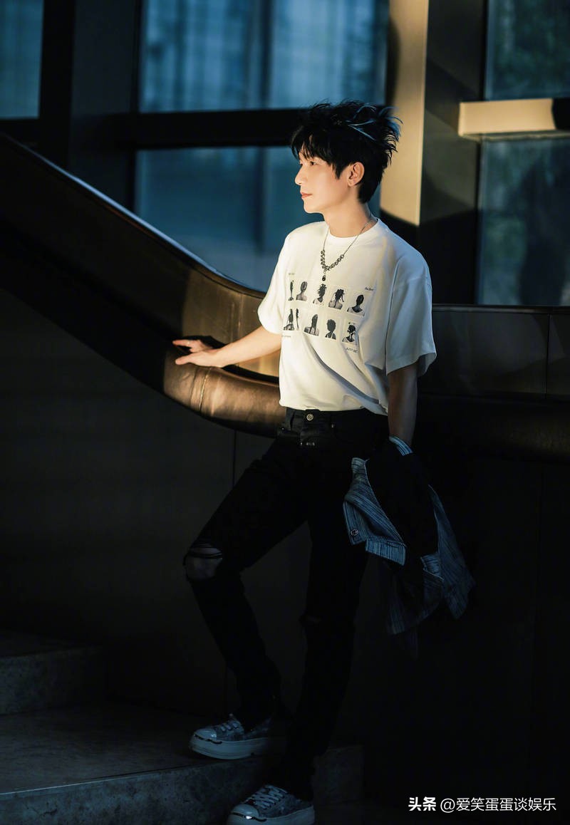 Chen Chusheng showed off his youthful and individual blue highlight ...