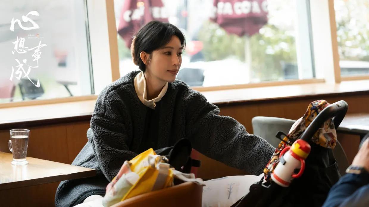 The two sisters Sun Xin and Sun Xiang in "All Wishes Come True", the ...