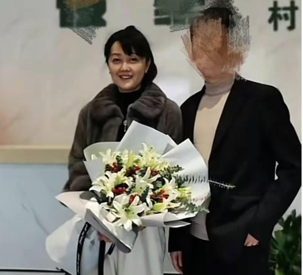 A recent photo of 50-year-old Ni Lin was exposed, looking slightly ...