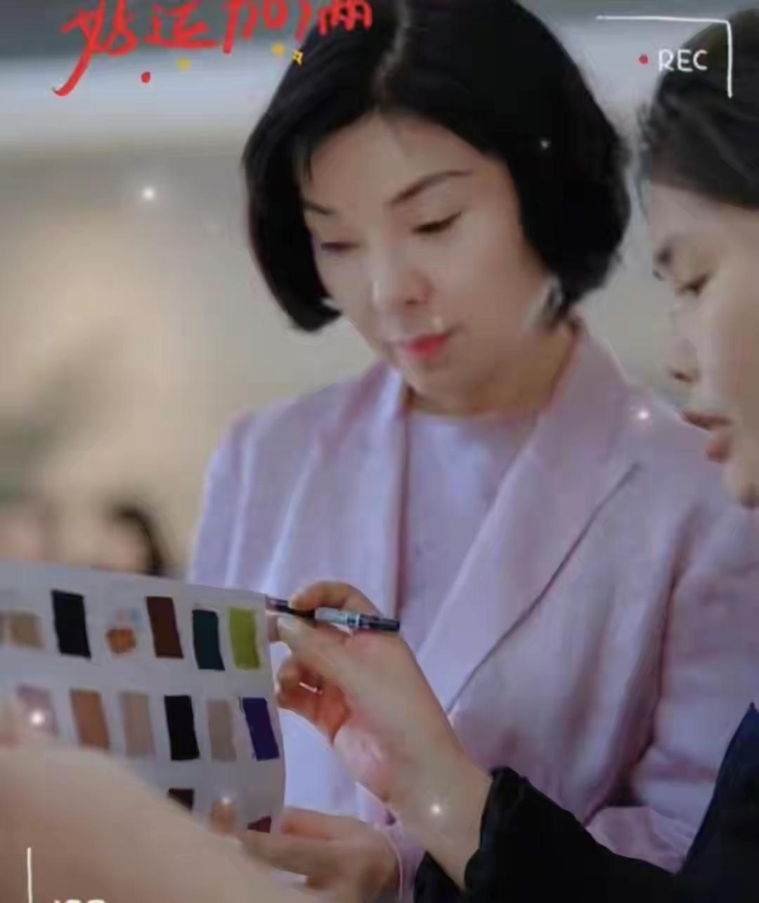 Singer Chen Hong started her own business as her own boss, her 54-year ...