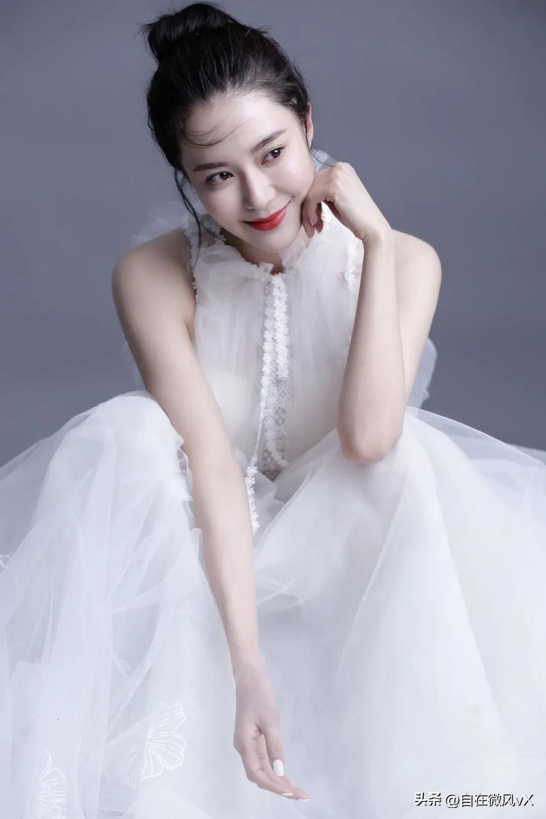 Hu Ran: Sexy and charming, full of femininity - iNEWS