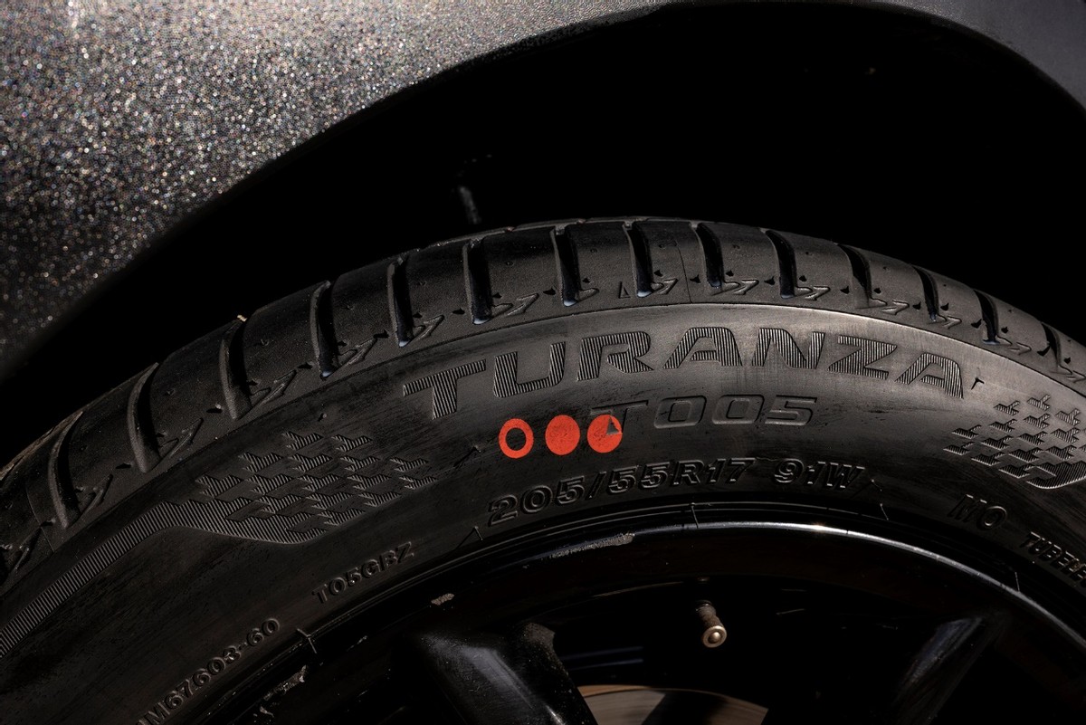 The perfect combination of comfort and silence - Bridgestone Calm T005 - iMedia