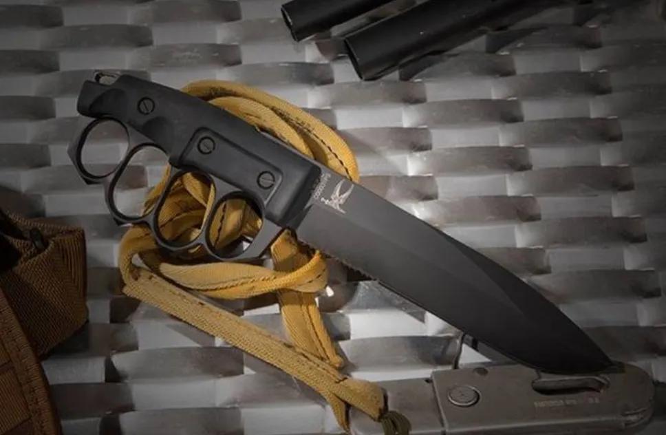 Italian special forces standard equipment Proper melee fighting weapon ...