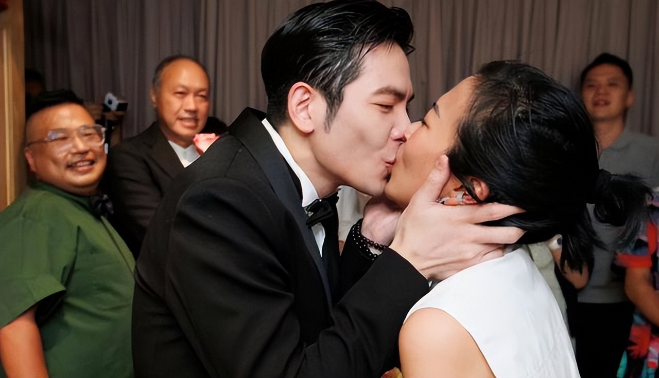 Xiao Jingteng successfully proposed to Lin Youhui! Jay Chou and his wife Alyssa Chia witnessed ...