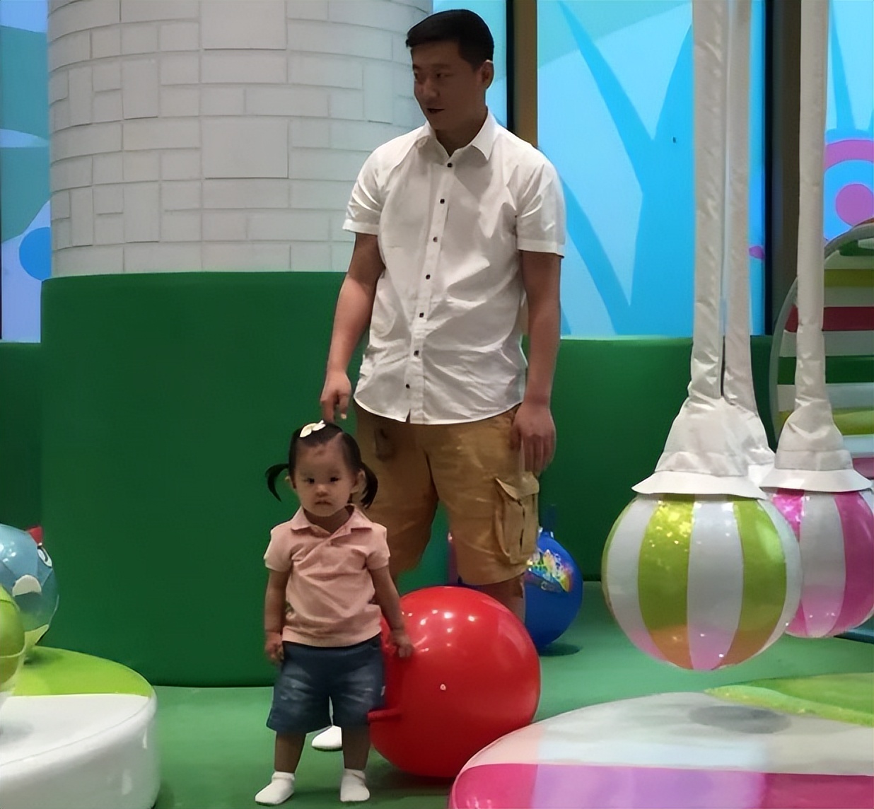 Yang Junyi retired from the industry for 13 years and his recent situation is rarely exposed. He ...