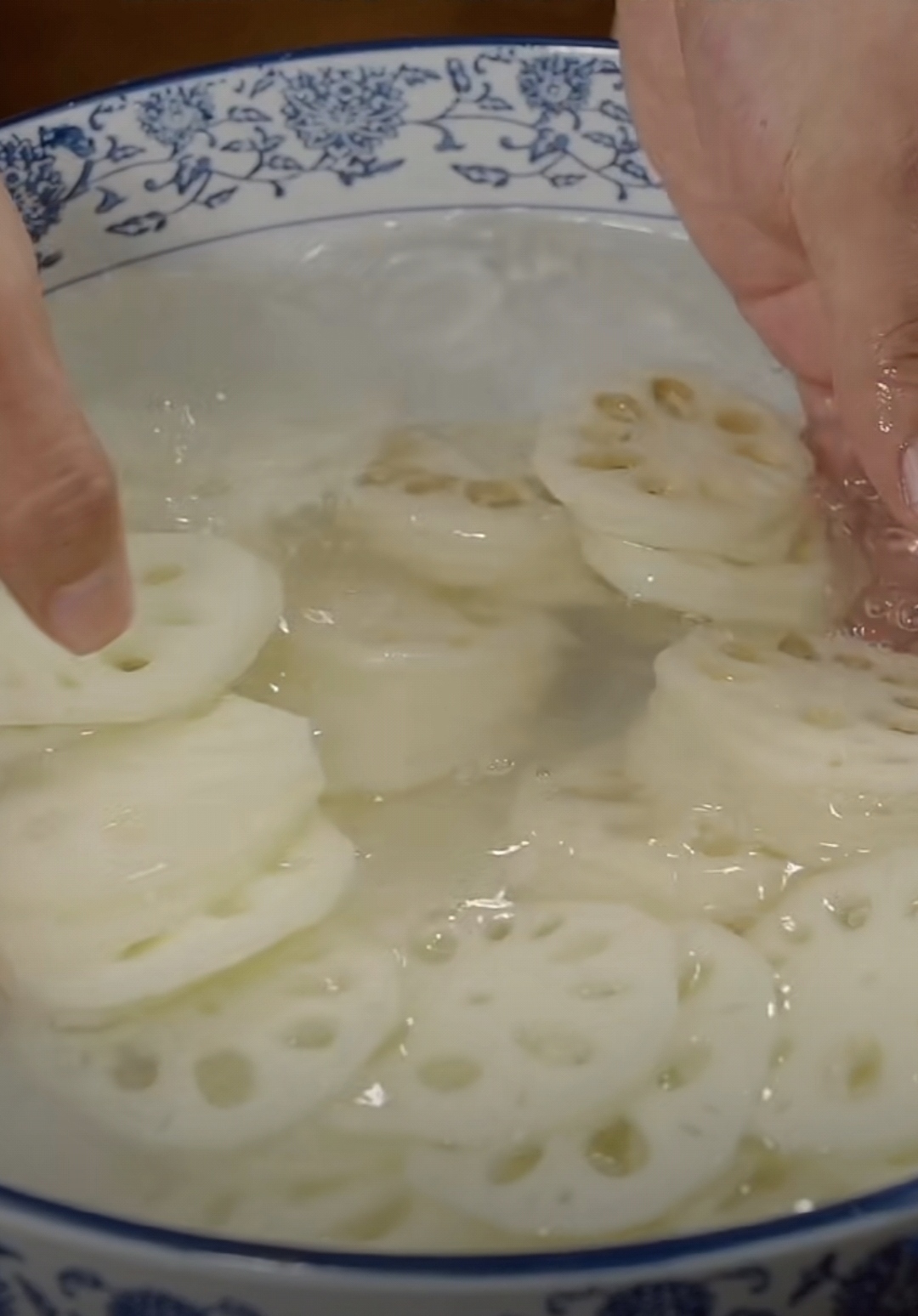 Cool off (summer)—cold lotus root slices - iMedia