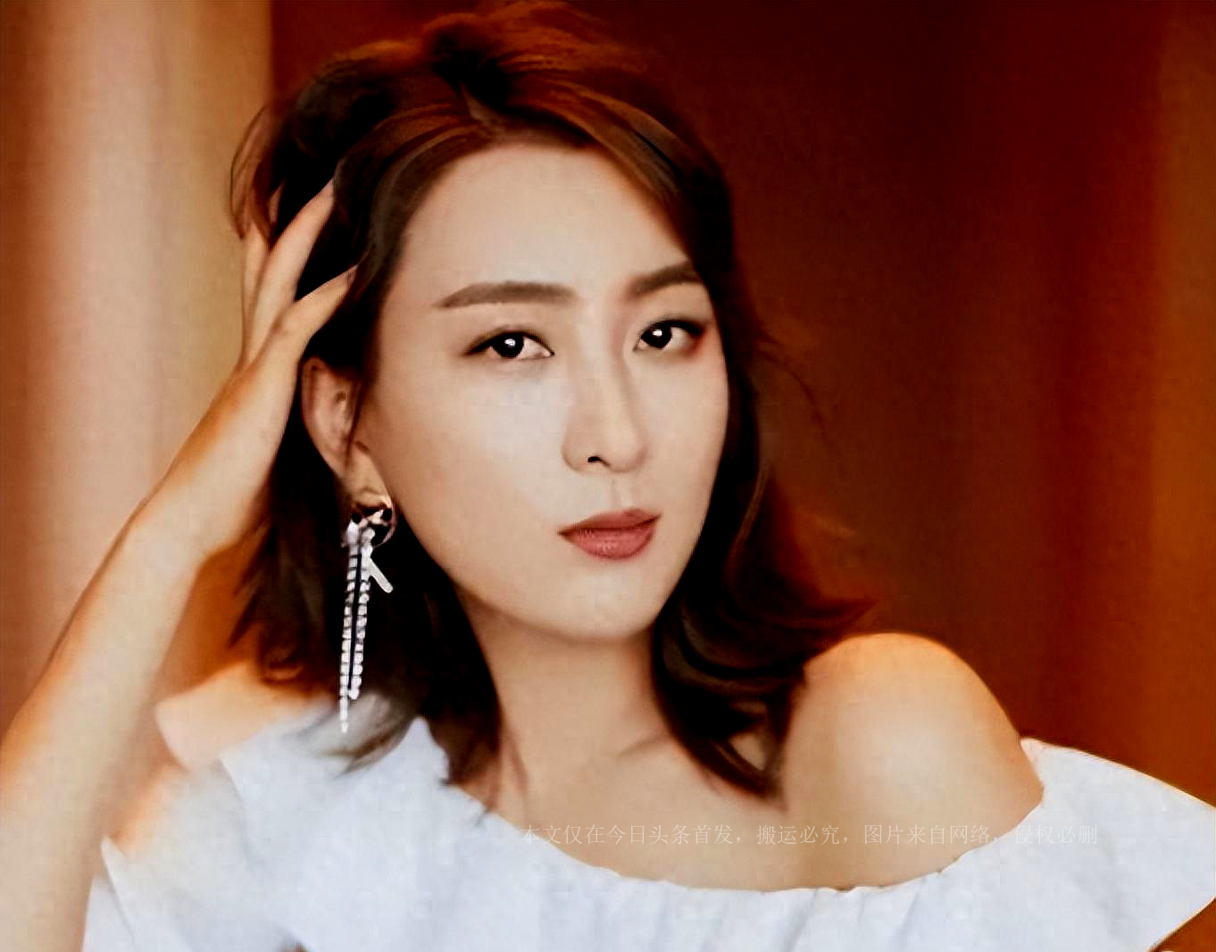 The scale of the "Entertainment Madam"'s outrageous material is so ...