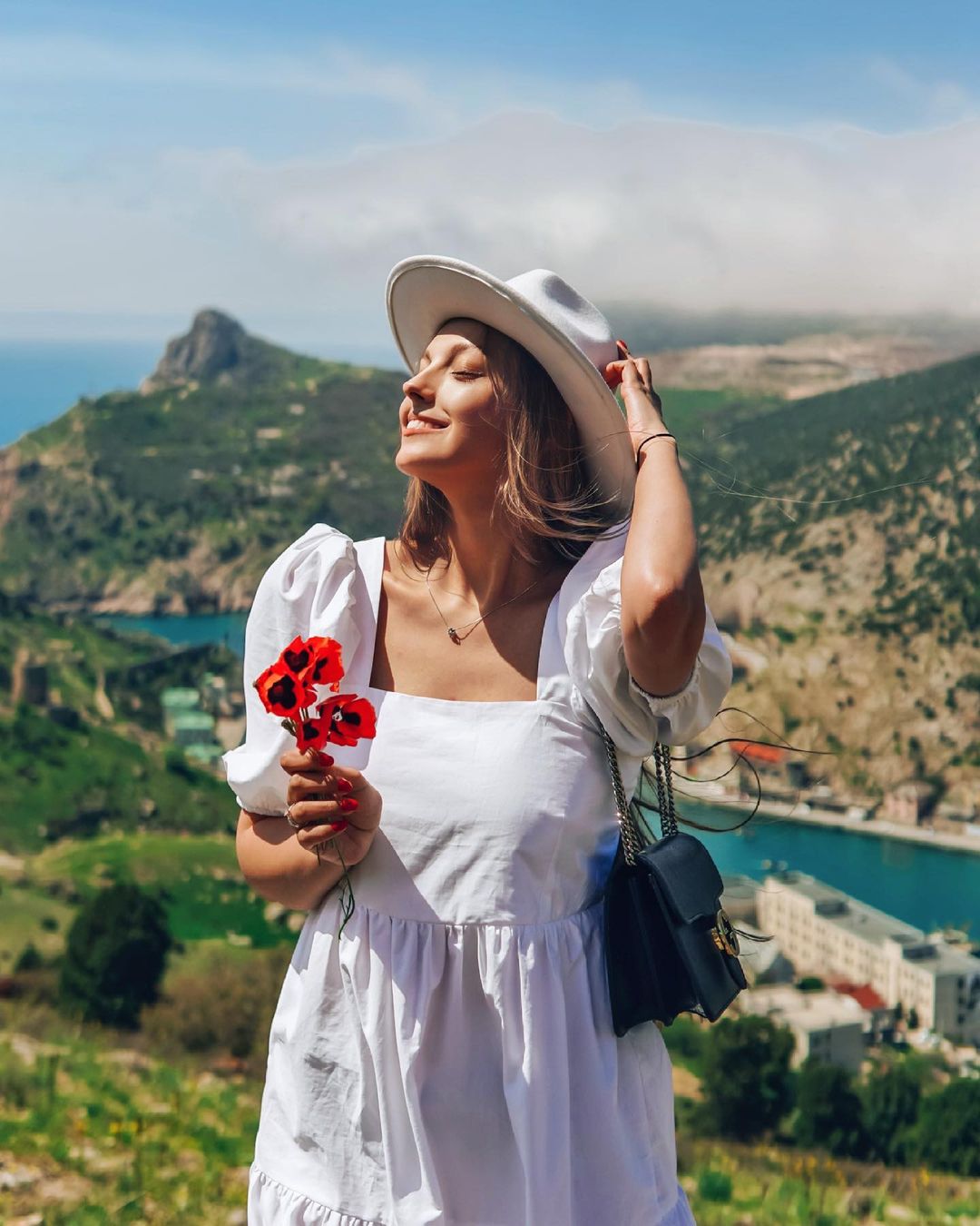 A must-have fashion item for summer outings - a white dress for taking ...