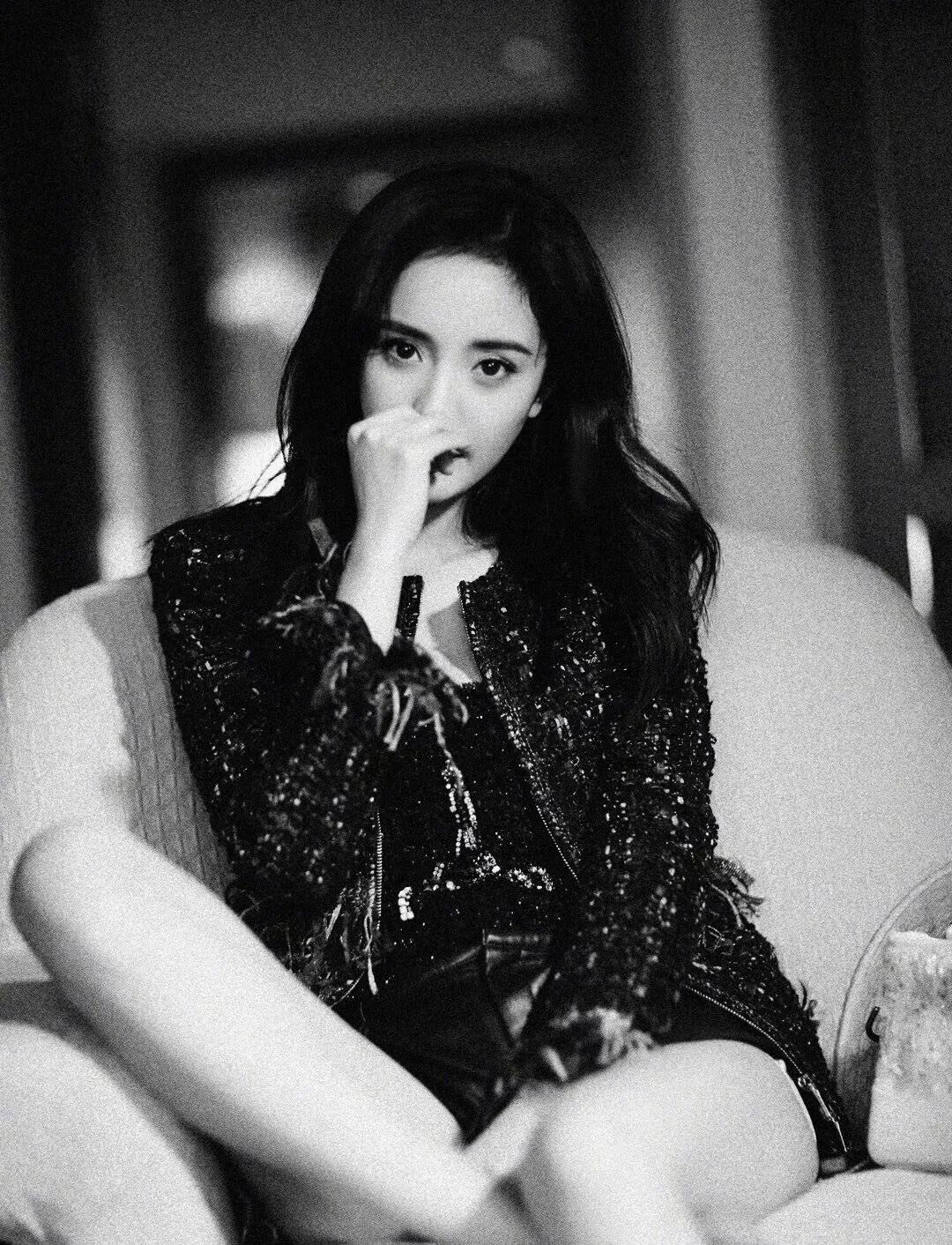 Star Wallpaper: Yang Mi - iNEWS