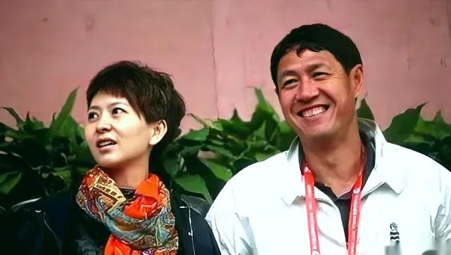 Singer Gan Ping: Married to football player Li Bing, how is she at 51 ...