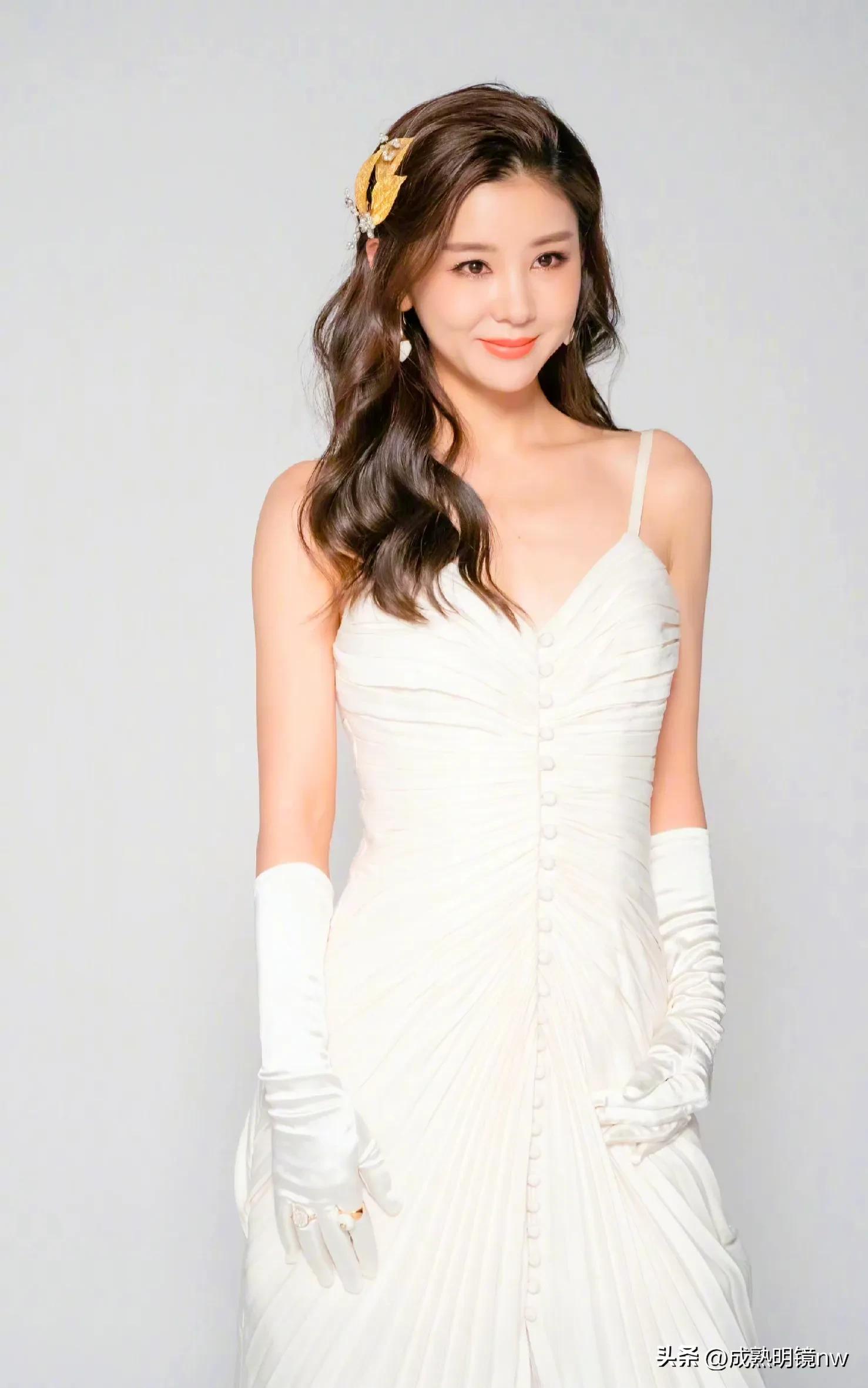 Li Xiaomeng, Wang Lei's wife, intellectual and elegant, gentle ...