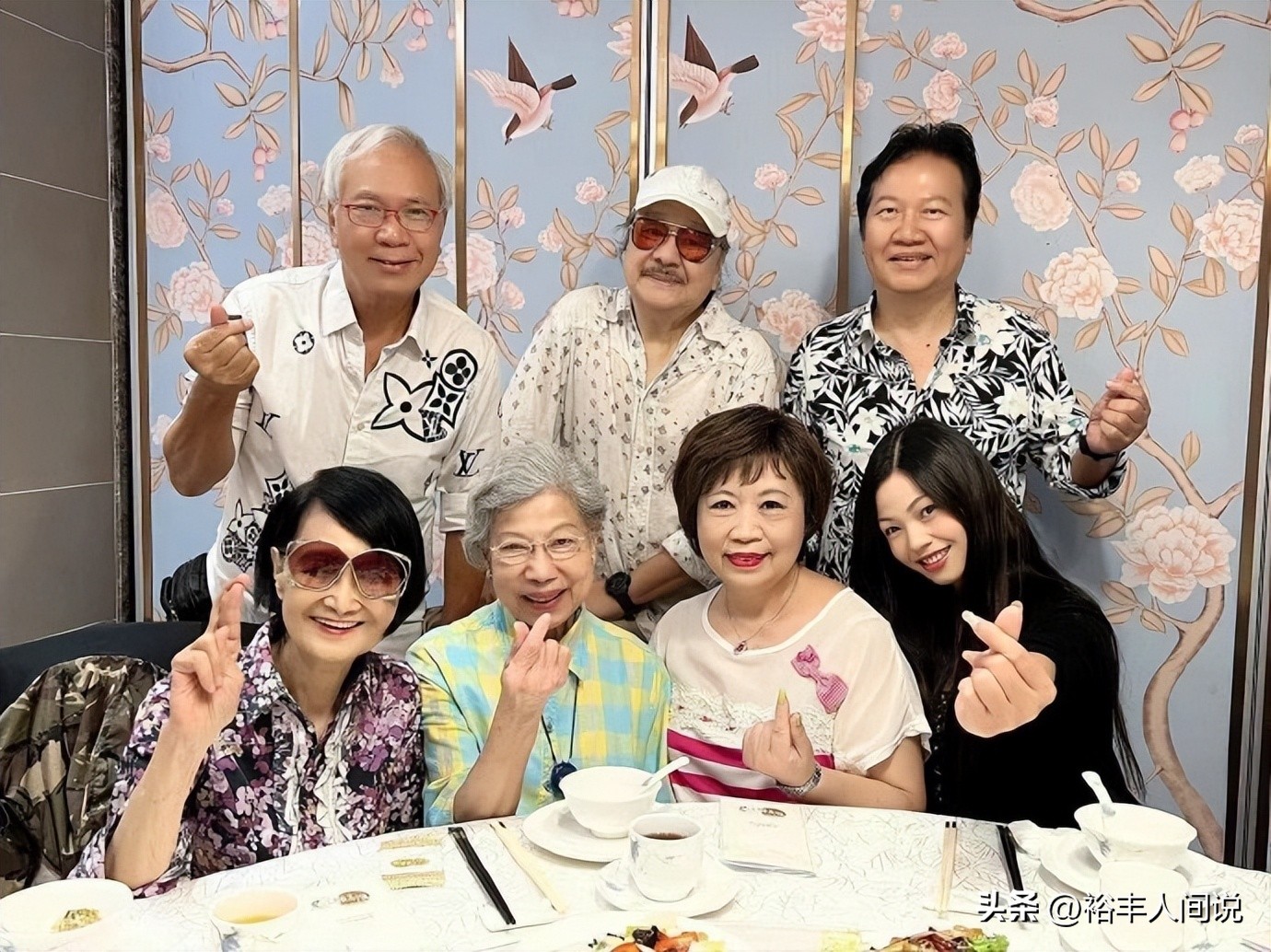 Many old Hong Kong actors have dinner together!87-year-old Roland is ...
