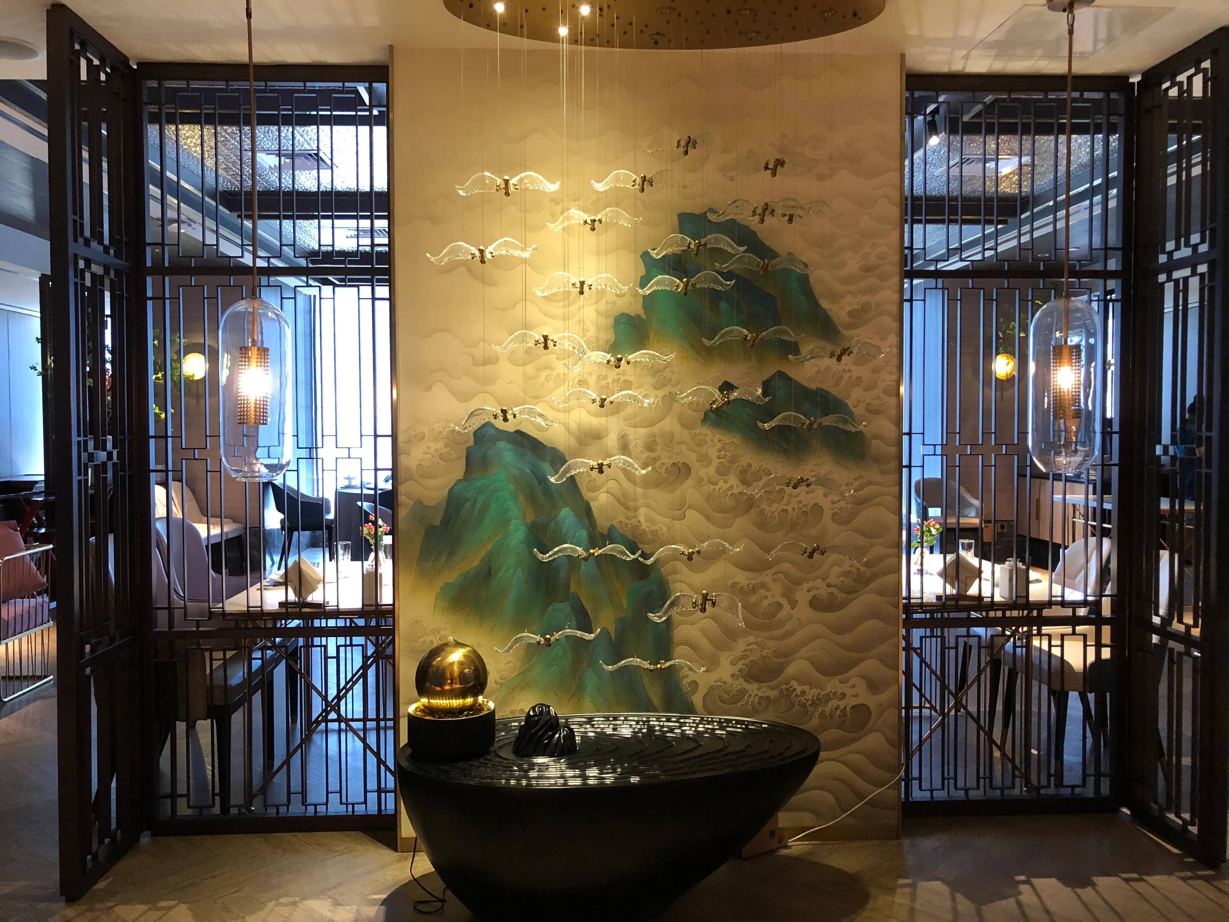 Friends get together to eat Huaiyang cuisine and drink jasmine yoghurt ...