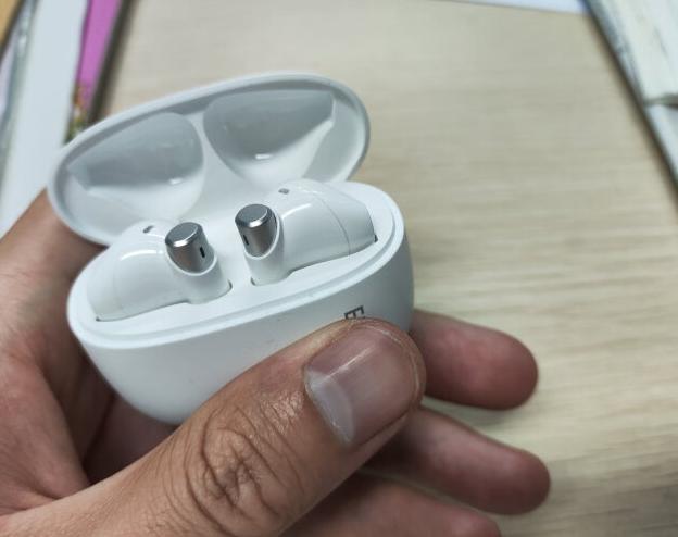 Without the anti-lost function, who would dare to wear Edifier Zero Buds semi-in-ear headphones ...