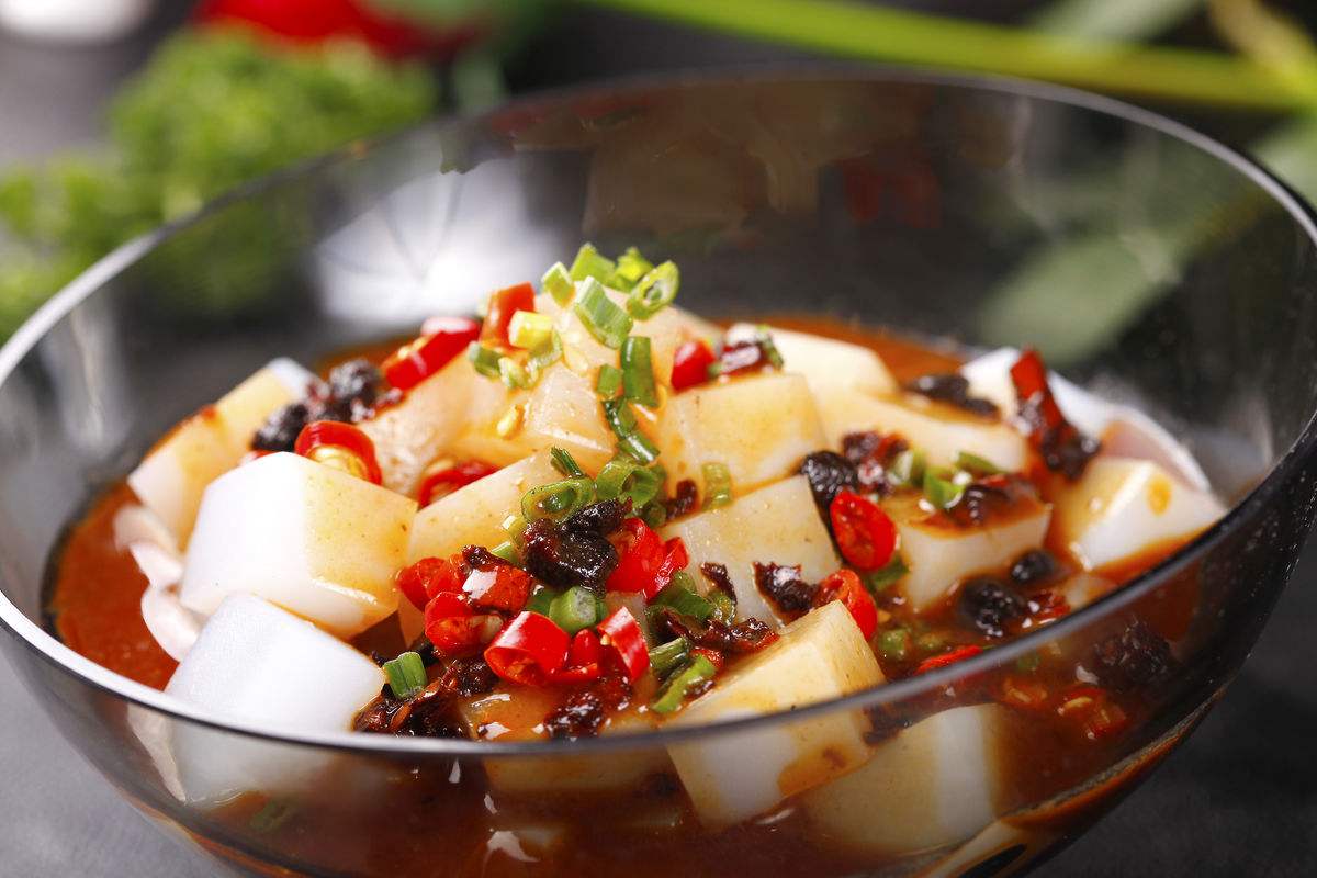 Hao Yucai, inspector of Chinese Cuisine 365, visits a bowl of jelly, a ...