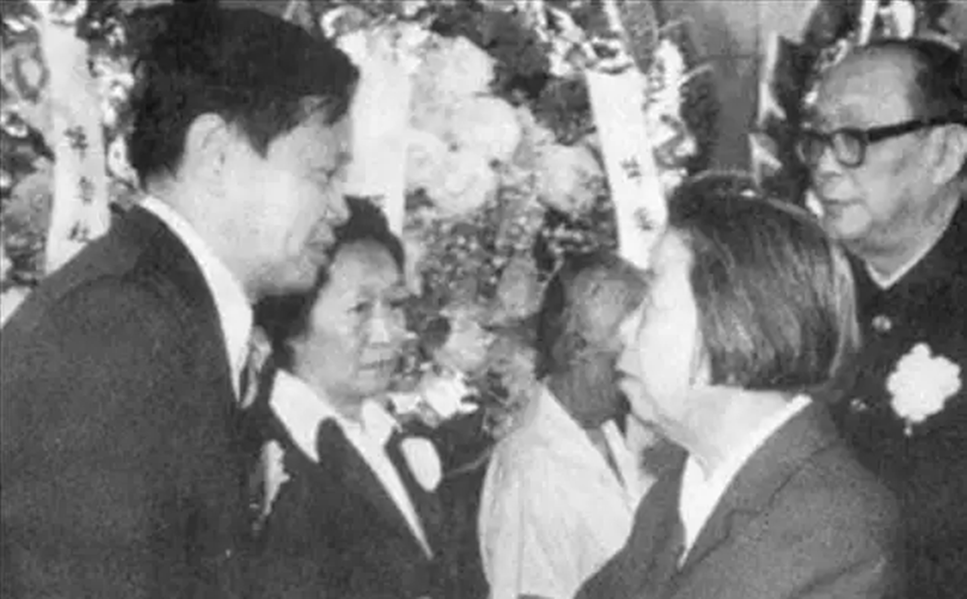 When Du Yuming passed away in 1981, Cao Xiuqing was deeply saddened ...