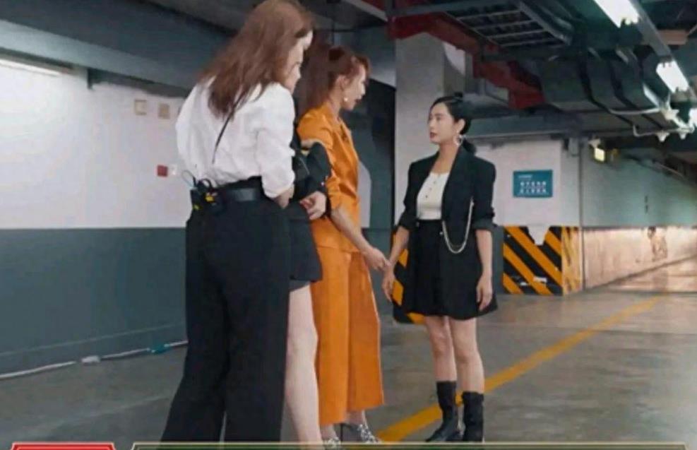 These actresses are only 1.5 meters tall? If you're not tall enough ...