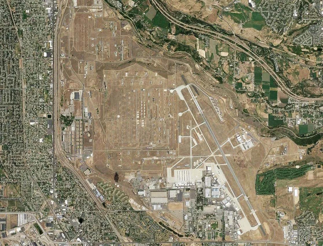 Testing of the U.S. Air Force's mysterious new AIM-260 long-range air ...