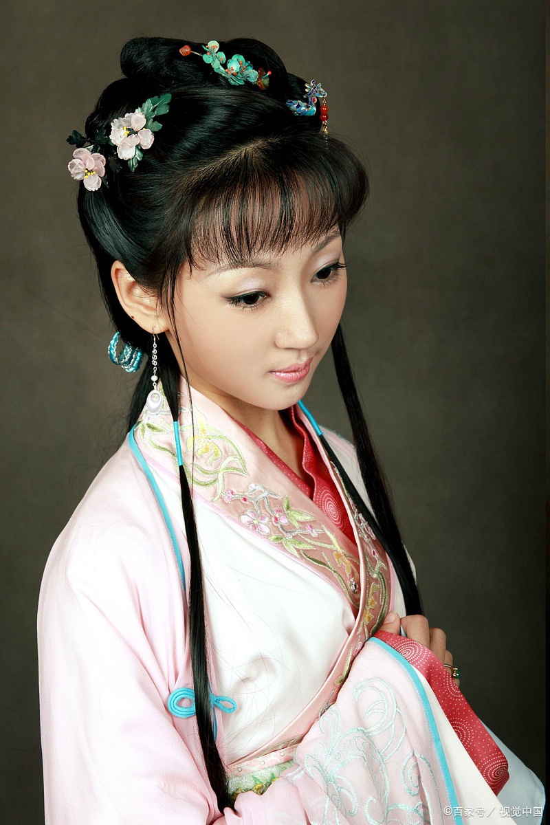 [Book excerpt] Teacher Yan Hong discusses Daiyu and Baochai - iNEWS