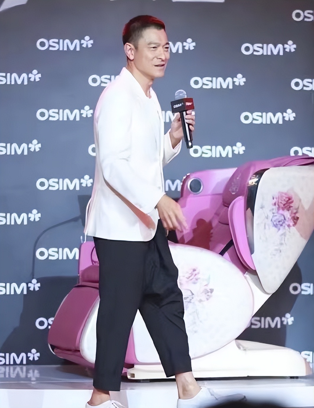 Andy Lau watched his daughter's performance in a low-key manner, she ...
