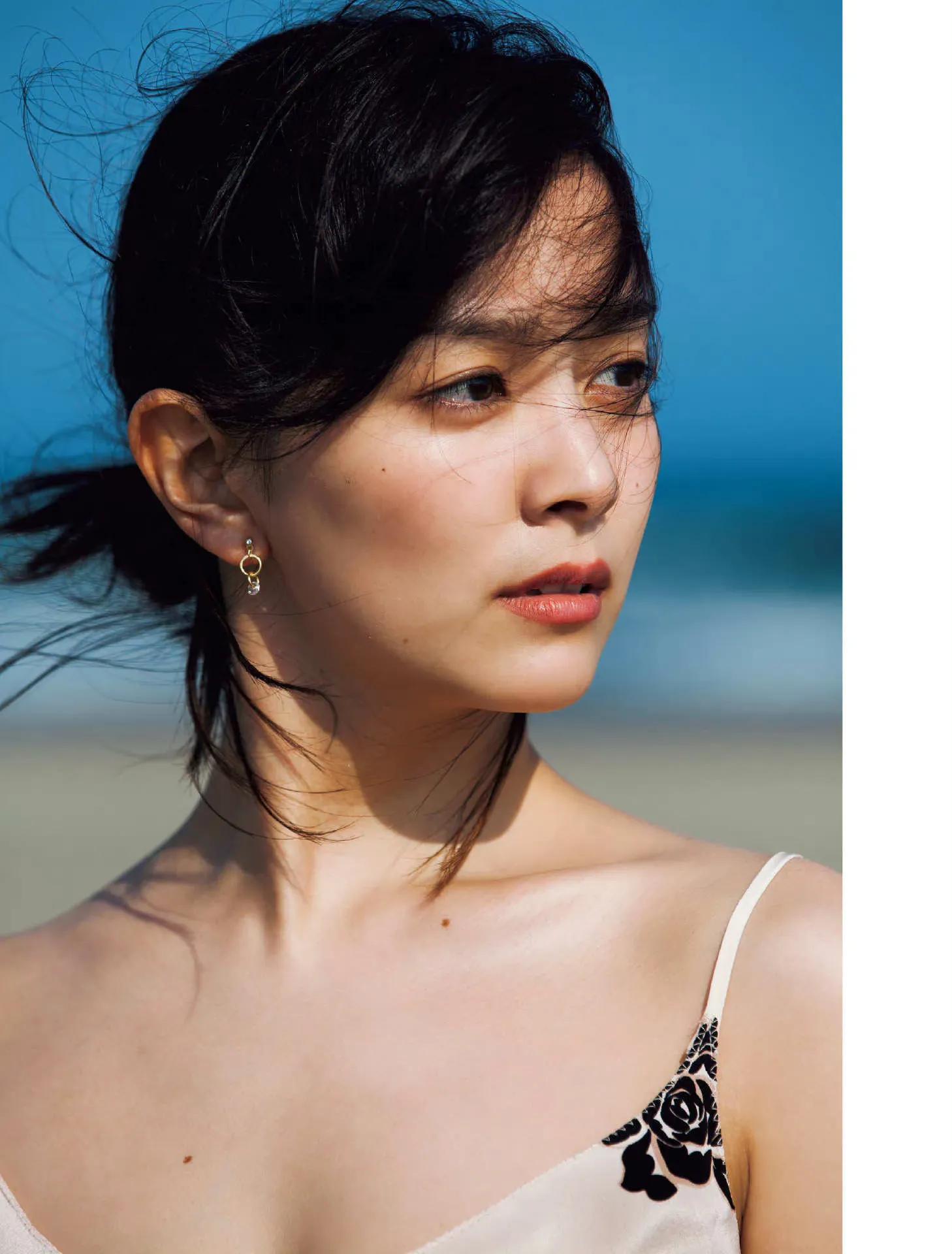 Anna Ishibashi, beauty of neon country - iMedia