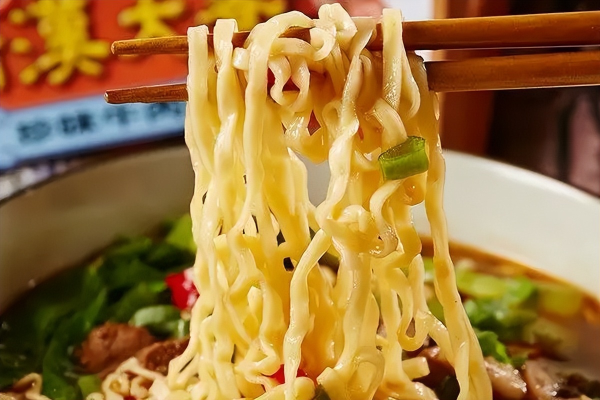 Why is the shape of instant noodles not straight?But it is curved. It ...