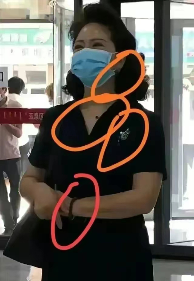 The seat says it all! Li Shaoli participated in the meeting publicly ...