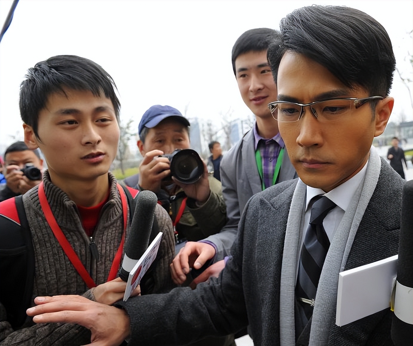 "Thousands of Mountains and Twilight Snow": a large-scale romantic idol ...