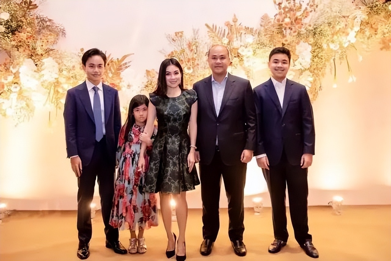 Prime Minister Hun Sen has many children and grandchildren, and his ...