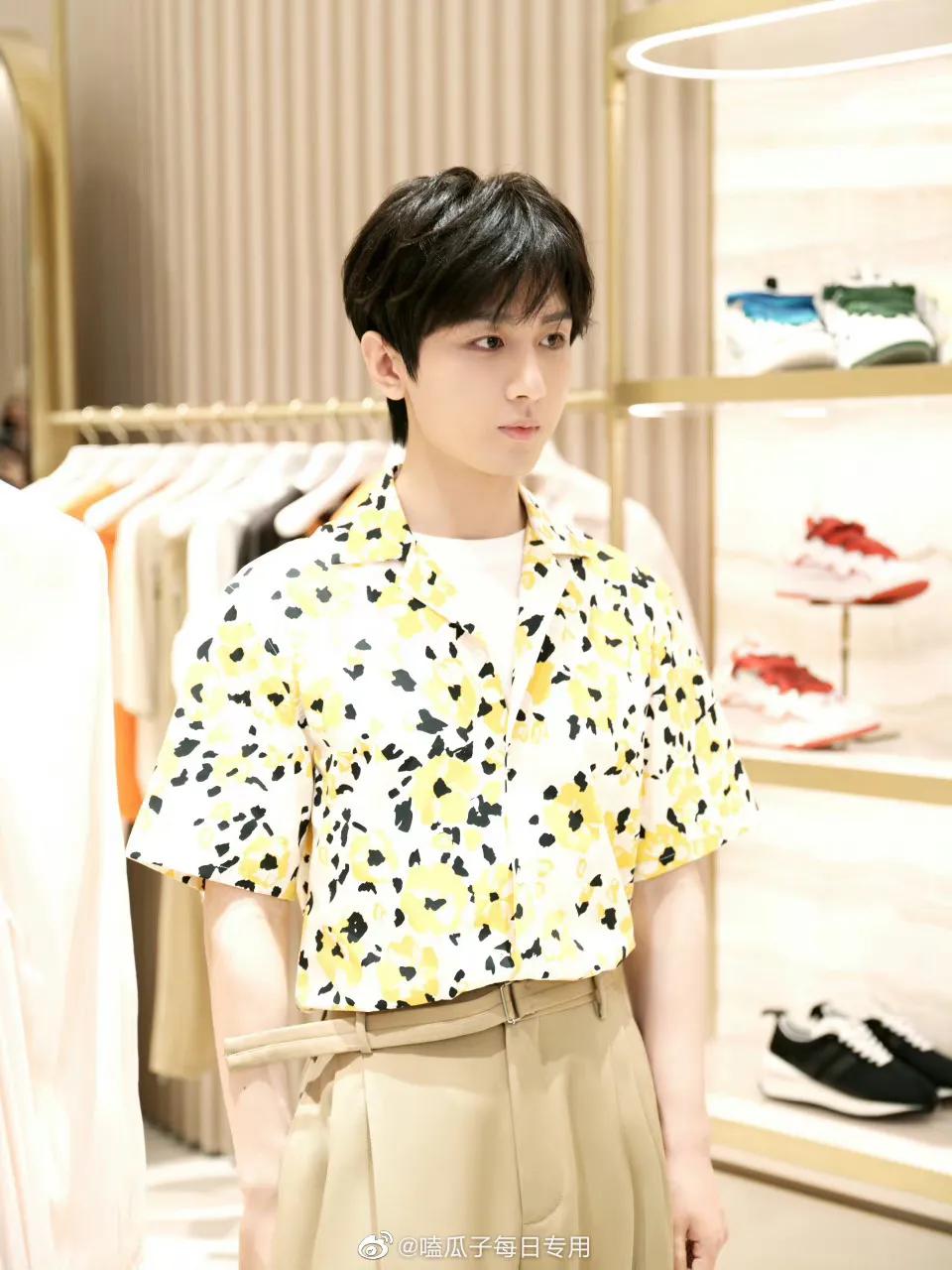 Are Wang Hedi and Cheng Yi's two-day off-the-shelf sports models ...