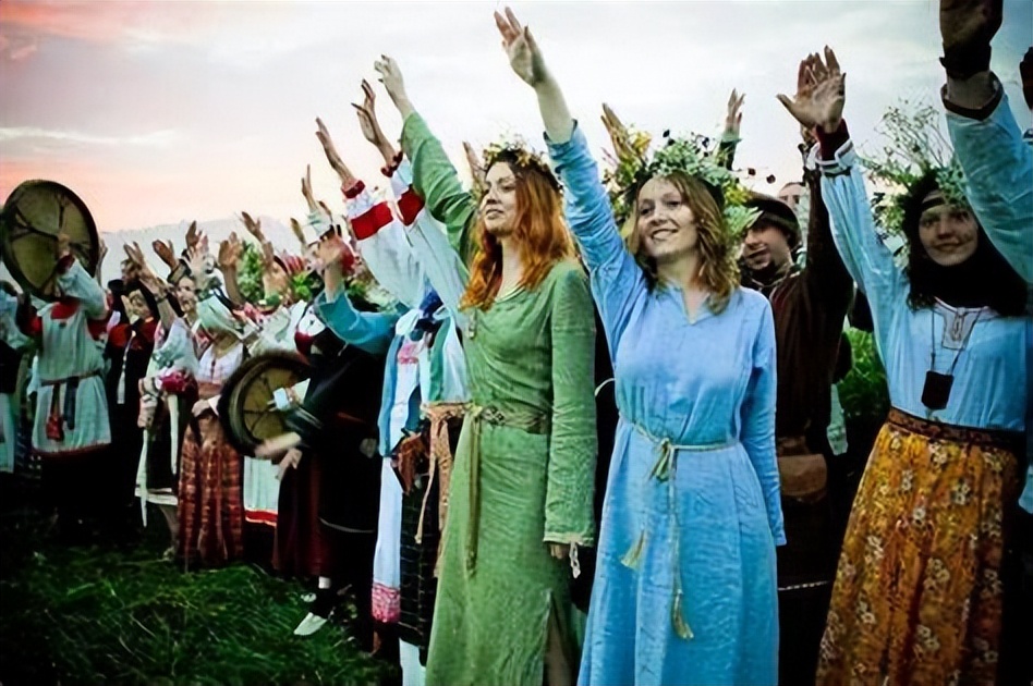 Incredible! Why do the flags of these Slavic countries look exactly the ...