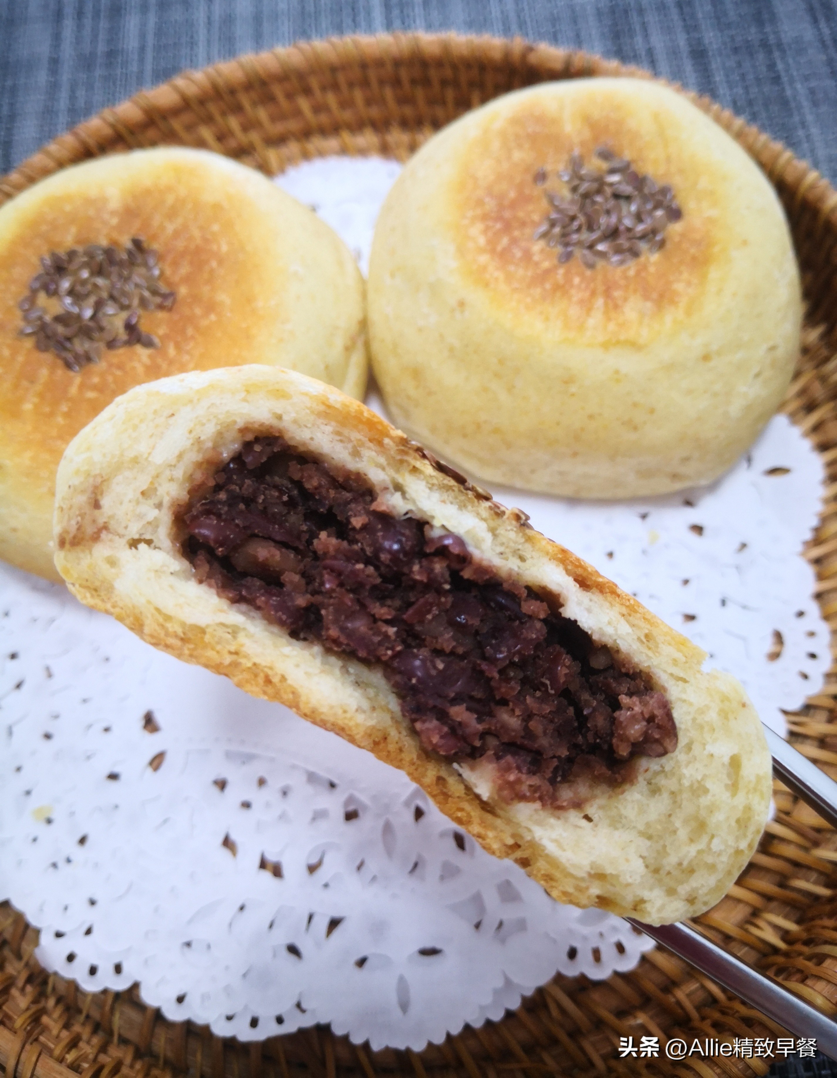 I always have red bean buns like this at home. The main feature is less ...