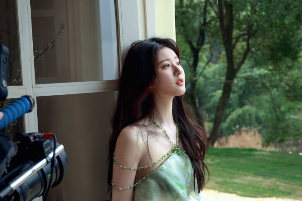 Zhao Lusi grass green dress spring photo - iMedia