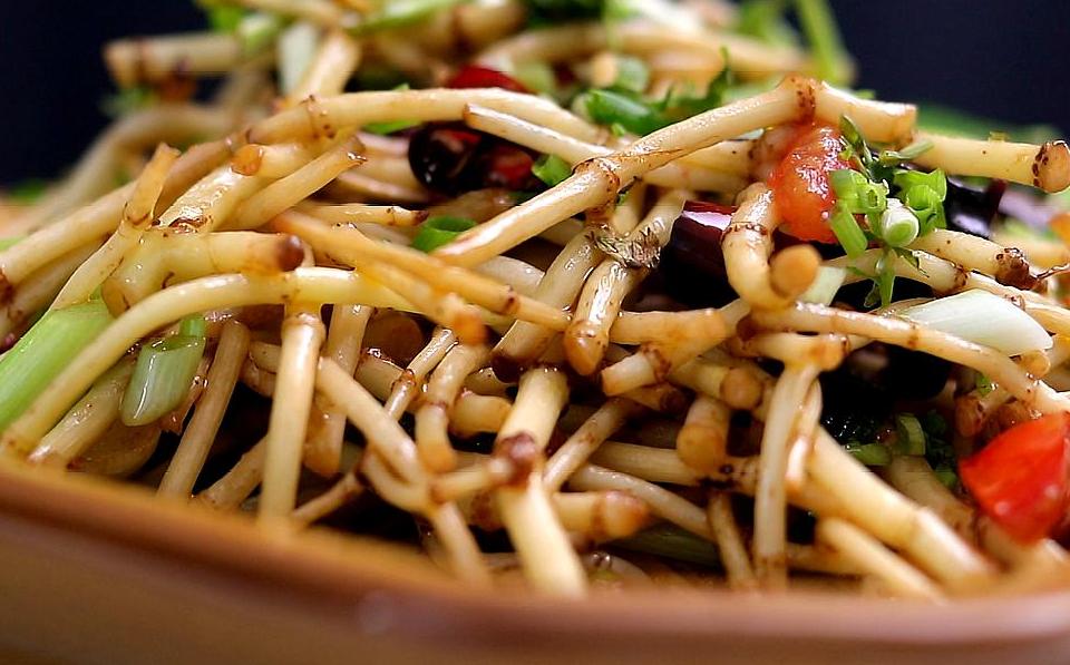 How to make fried tender pork slices with folded ears? The practice of ...