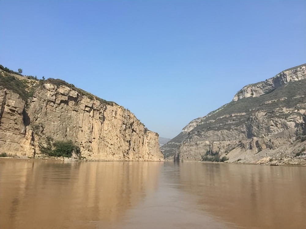 The narrowest part of the Yellow River in the world, the Yellow River ...