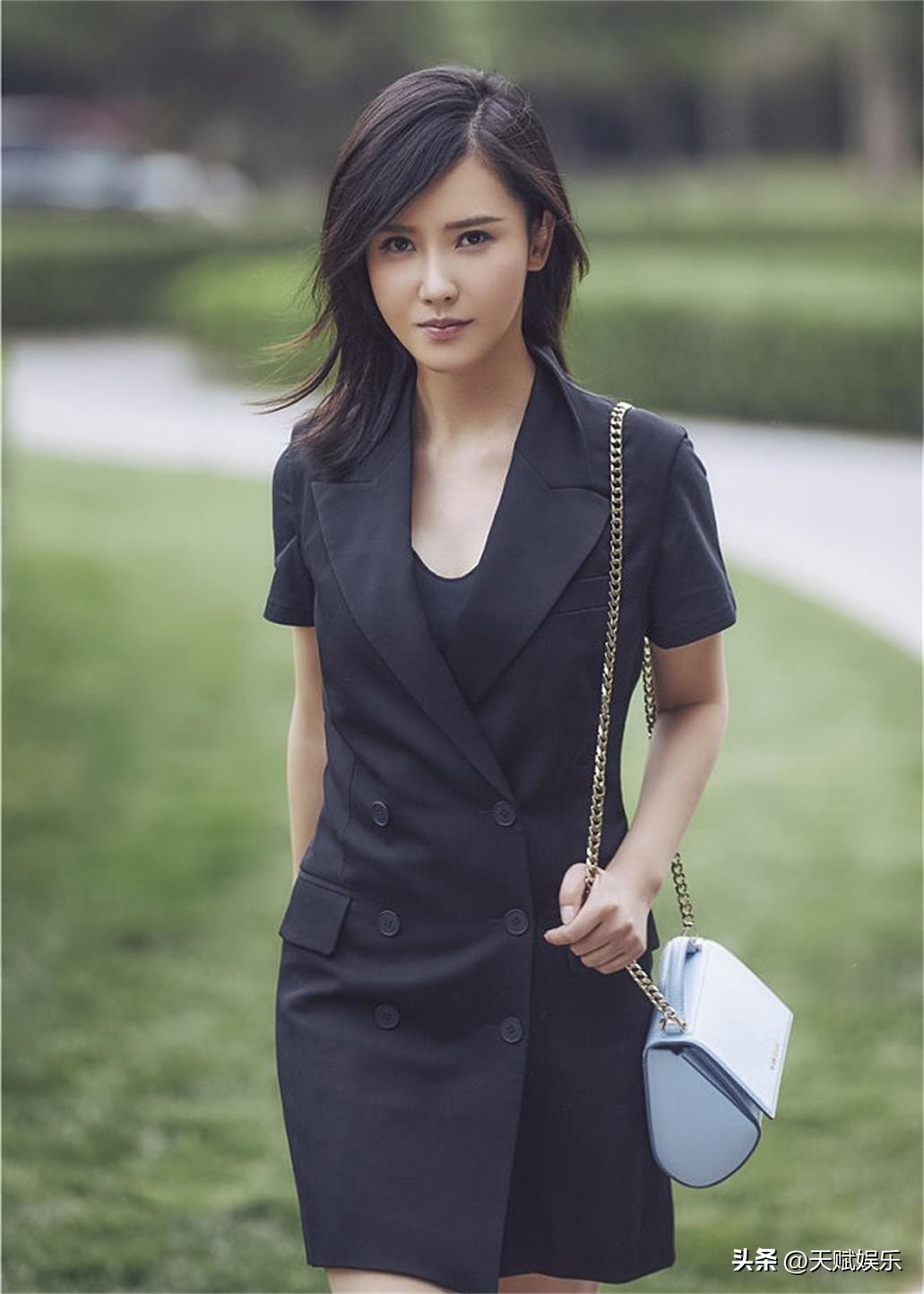 Film and television actress, singer Yang Zishan beautiful picture (2) - iNEWS