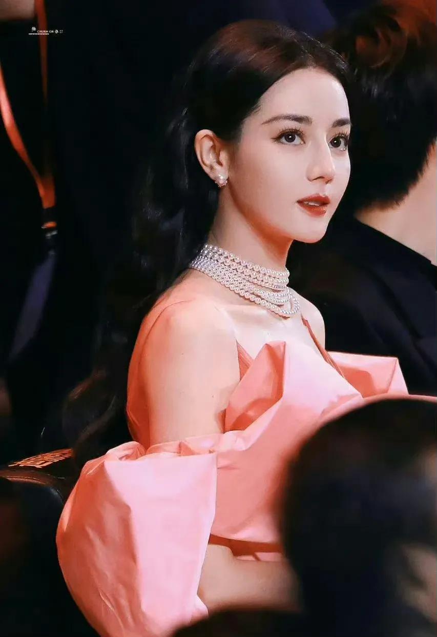 Di Lieba's powder skirt is so beautiful! The body and face are perfect ...