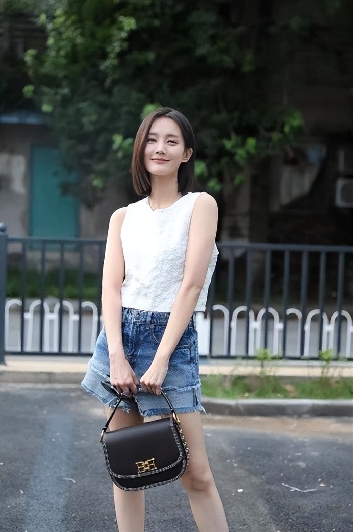 Li Yitong, Li Randi, Zhang Nan, Sun Yihan, Zheng Yecheng, Zuo Linjie perform Bally fashion - iMedia